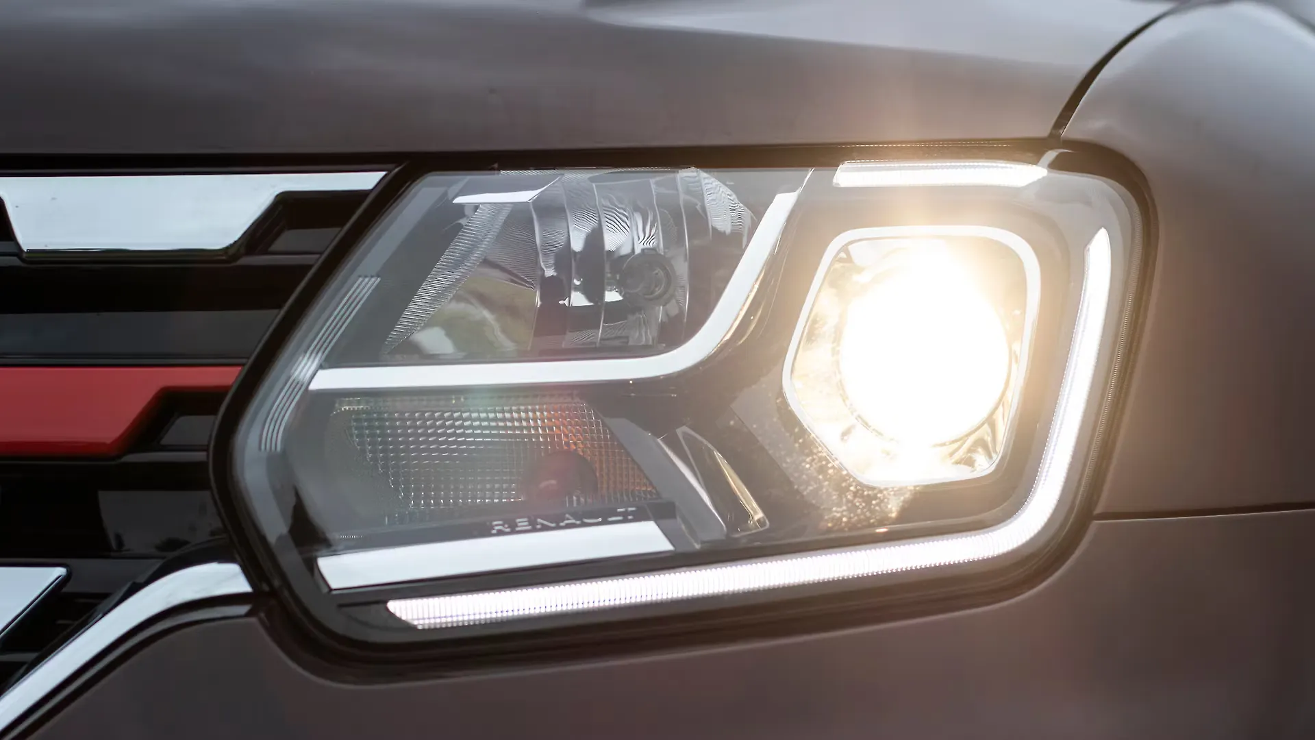 Renault Duster Photo, duster headlight Image - CarWale