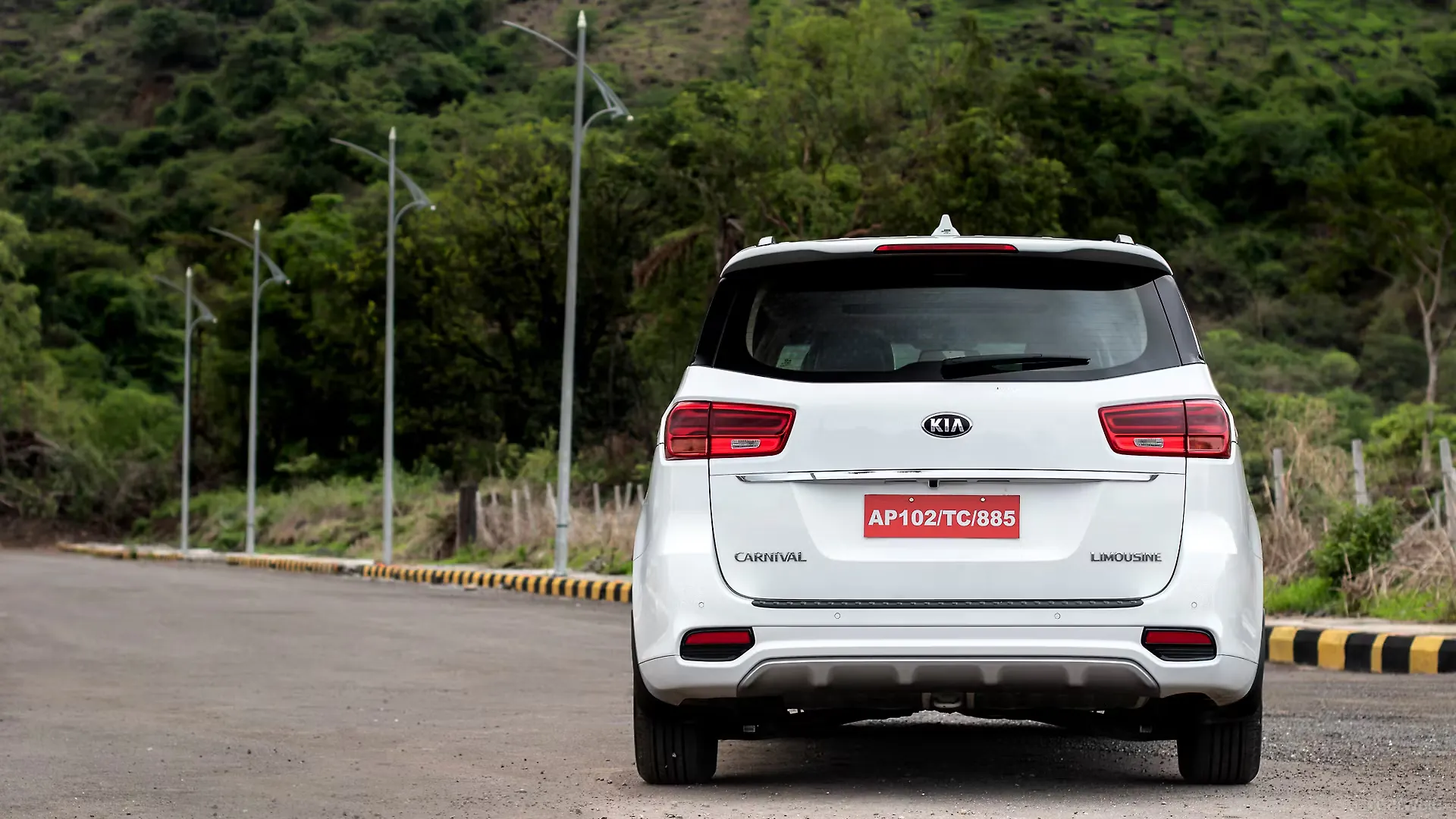 Kia Carnival Images, Interior & Exterior Photo Gallery - CarWale