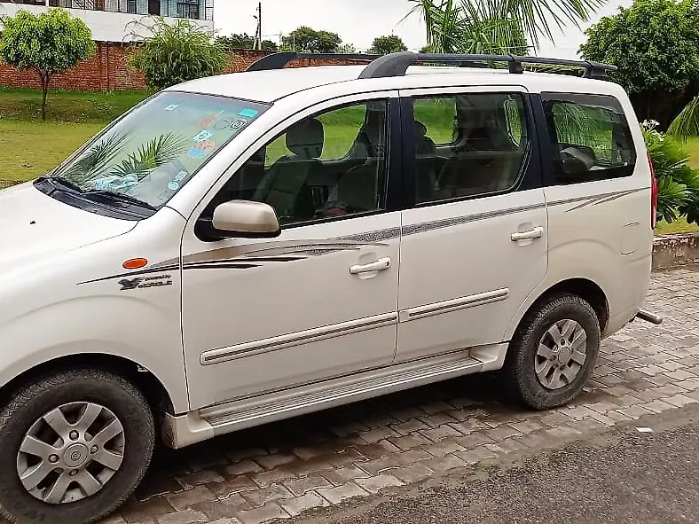 Xylo D2 Car Price