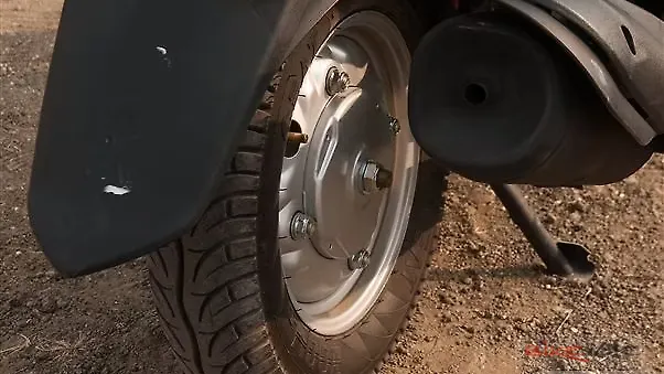 Yamaha Ray [2016] Wheels-Tyres Image – BikeWale