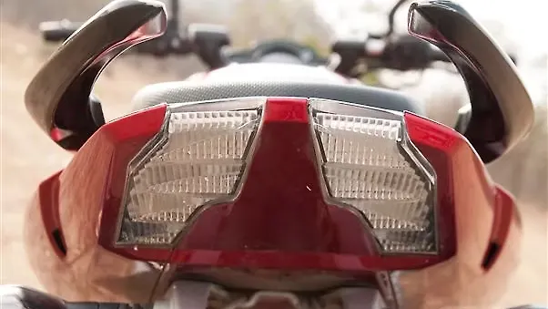 Bajaj Pulsar NS200 Tail Lamp Image – BikeWale