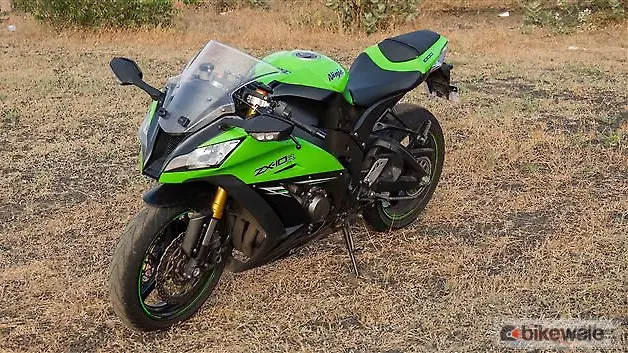 Kawasaki Ninja ZX-10R [2015] Front Three-Quarter Image – BikeWale