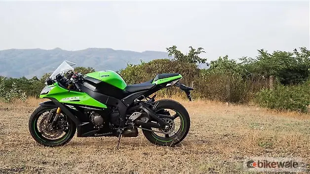 Kawasaki Ninja ZX-10R [2015] Side Image – BikeWale