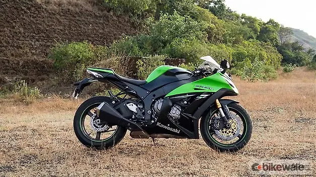 Kawasaki Ninja ZX-10R [2015] Front Three-Quarter Image – BikeWale