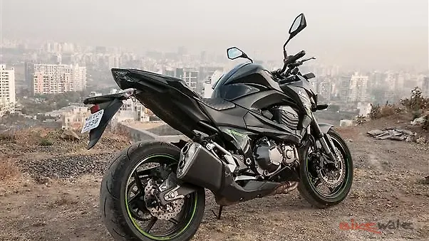 Kawasaki Z800 Rear Three-Quarter Image – BikeWale