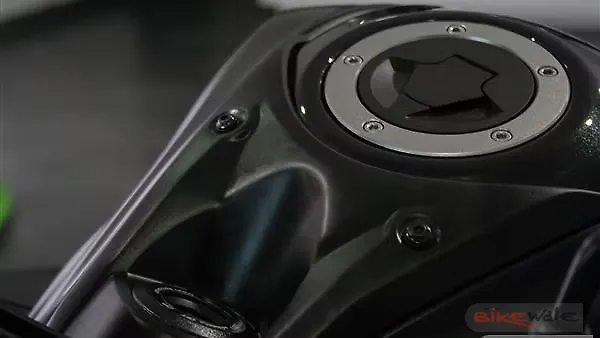 Kawasaki Z800 Wheels-Tyres Image – BikeWale