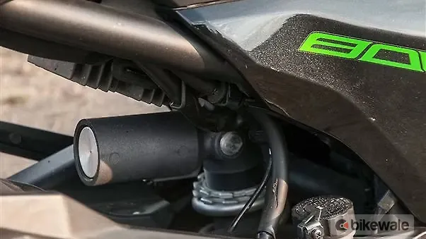 Kawasaki Z800 Wheels-Tyres Image – BikeWale