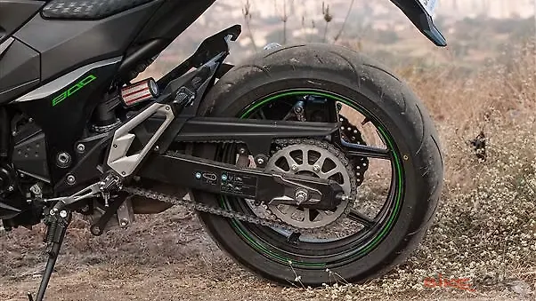 Kawasaki Z800 Wheels-Tyres Image – BikeWale