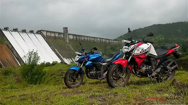 Yamaha FZ S V 2.0 Action Image – BikeWale