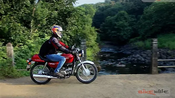 Hero Splendor Pro Classic Action Image – BikeWale