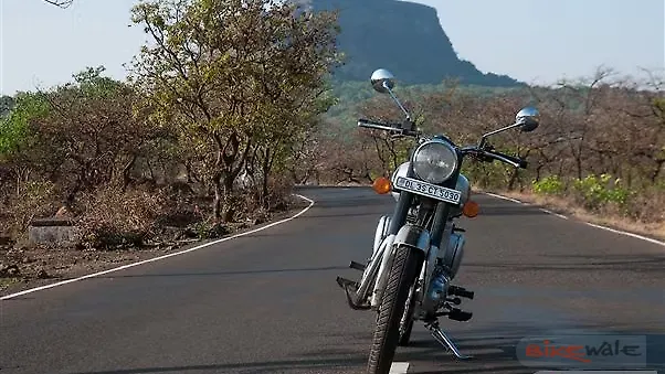 Images of Royal Enfield Classic 500 | Photos of Classic 500 - BikeWale