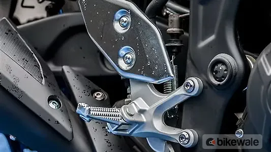 Yamaha YZF-R3 [2016-2017] Front Three-Quarter Image – BikeWale