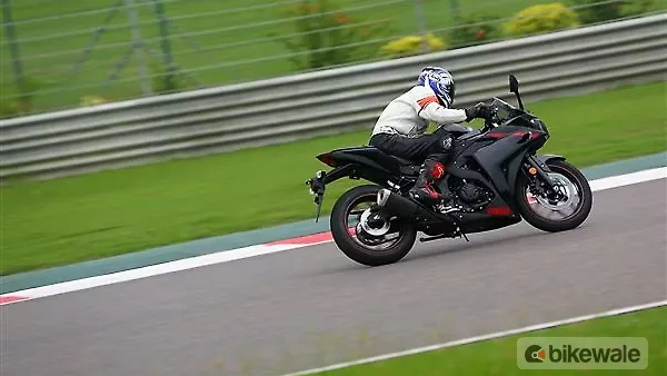 Yamaha YZF-R3 [2016-2017] Side Image – BikeWale