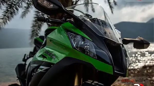 Kawasaki Ninja ZX-10R [2015] Side Image – BikeWale