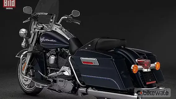 Harley-Davidson Road King [2017-2018] Rear Three-Quarter Image – BikeWale