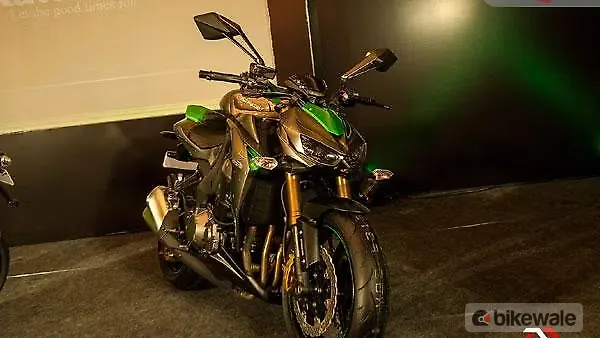 Kawasaki Z1000 Rear Three-Quarter Image – BikeWale