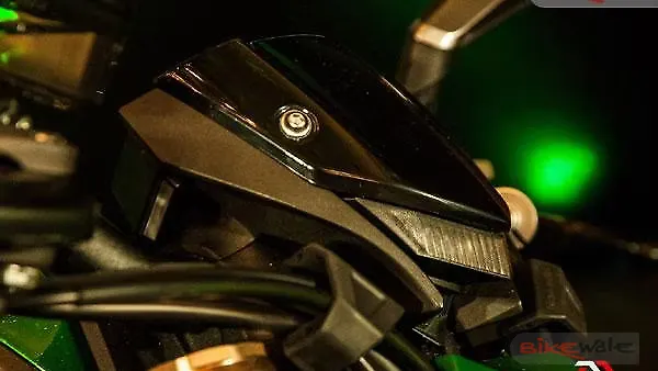 Kawasaki Z1000 Tank Image – BikeWale