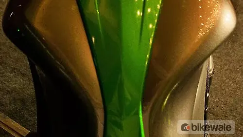 Kawasaki Z1000 Tank Image – BikeWale