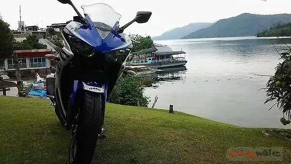 Yamaha YZF-R3 [2016-2017] Front Three-Quarter Image – BikeWale