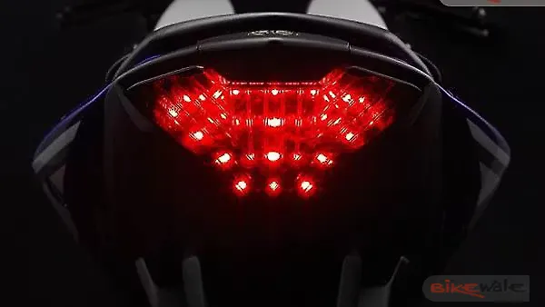 Yamaha YZF-R3 [2016-2017] Front Three-Quarter Image – BikeWale