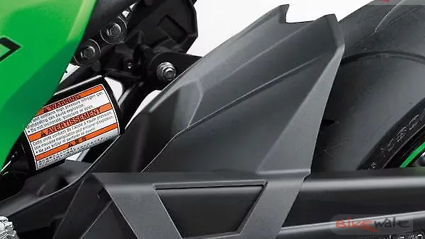 Kawasaki Z800 Wheels-Tyres Image – BikeWale