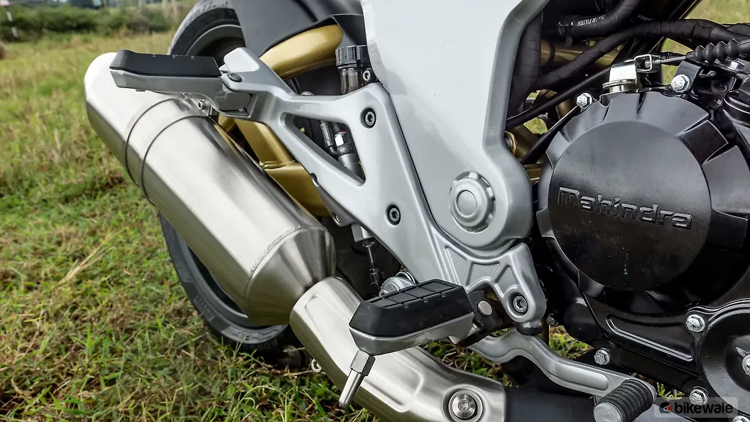 Mahindra Mojo XT300 Tank Image – BikeWale