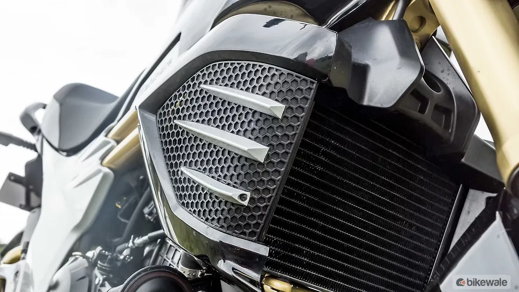 Mahindra Mojo XT300 Rear Image – BikeWale