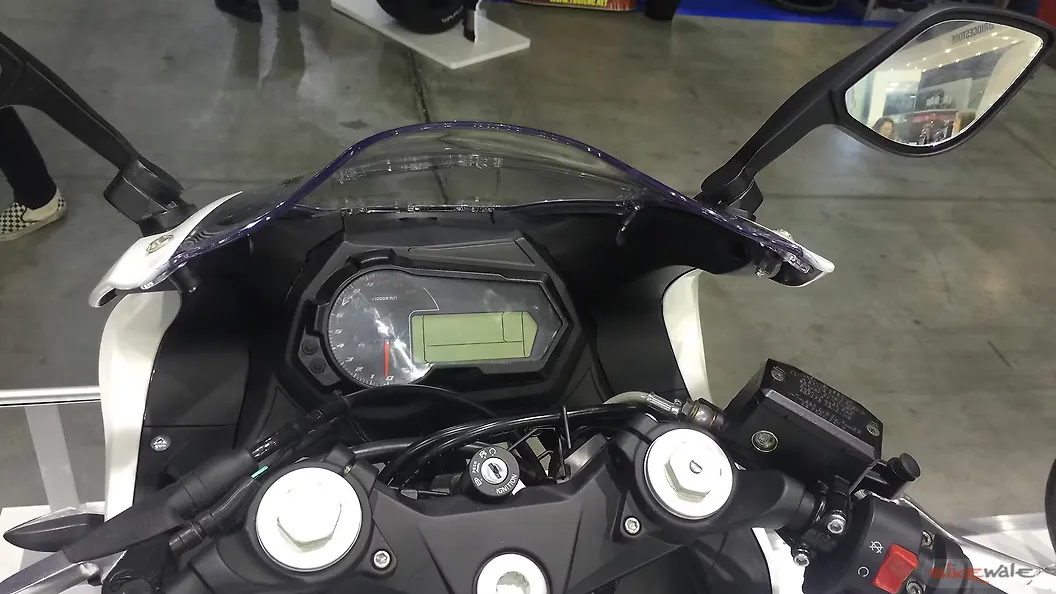 Benelli 302R Action Image – BikeWale