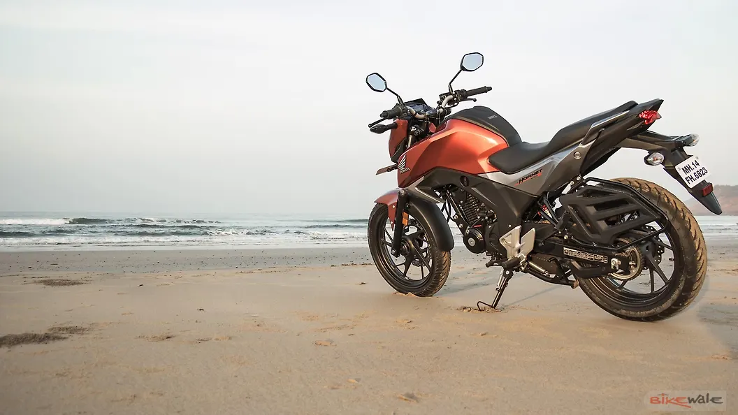 Honda CB Hornet 160R Front Three-Quarter Image – BikeWale