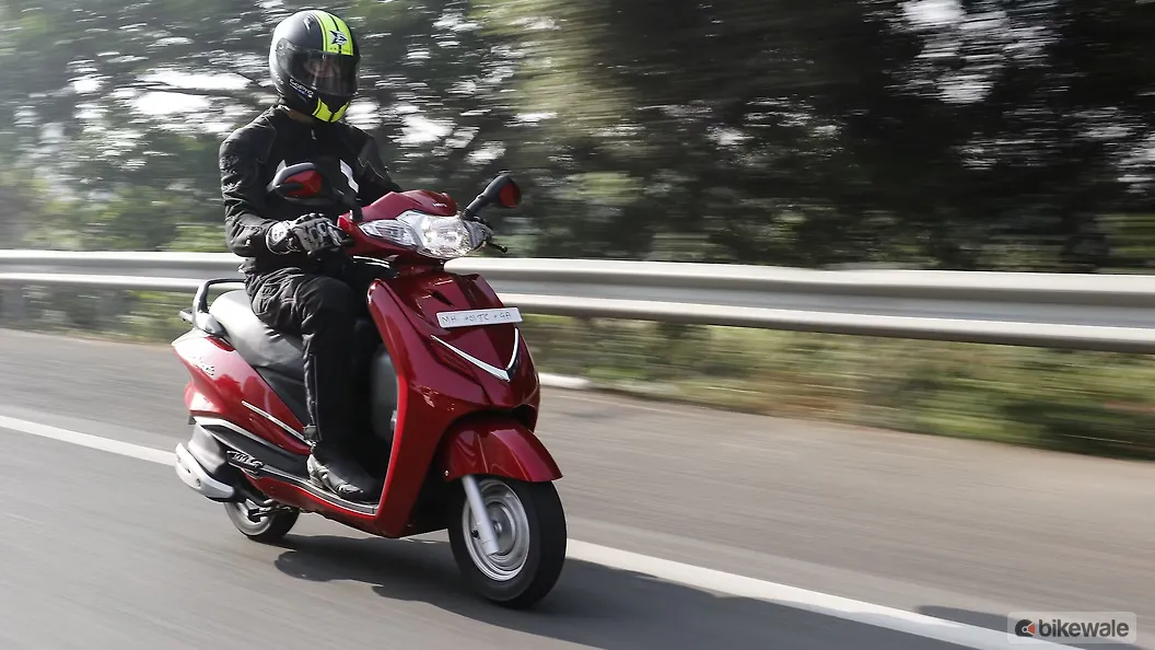 Hero Duet Action Image – BikeWale
