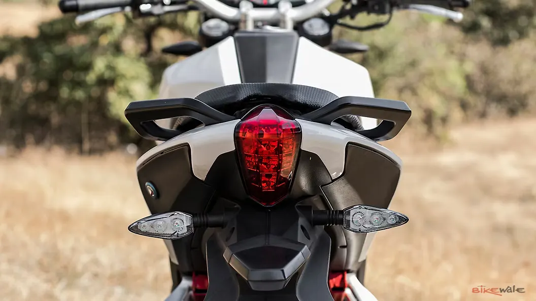 बेनेली TNT 25 इक्सटीरियर तस्वीरें - बाइकवाले