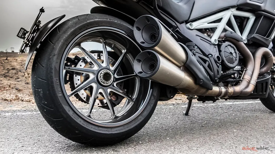 Ducati Diavel Carbon Cornering Image – BikeWale