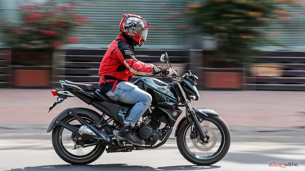 Yamaha FZ S V 2.0 Action Image – BikeWale
