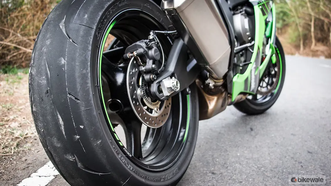 Kawasaki Ninja ZX-10R [2018-2019] Wheels-Tyres Image – BikeWale