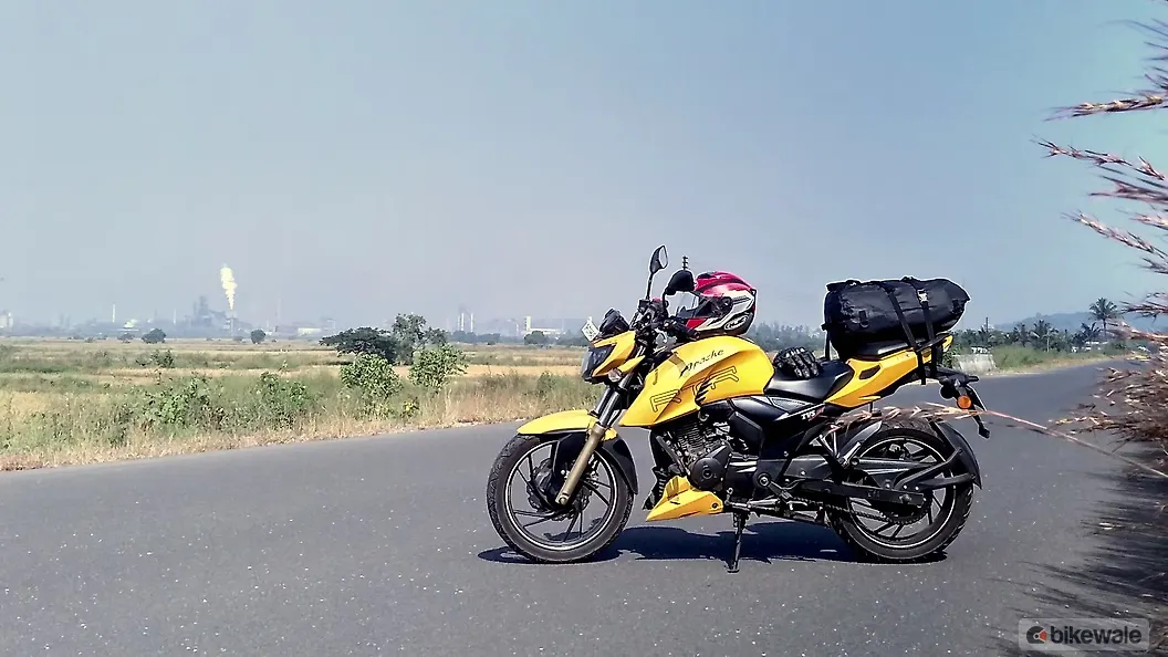 TVS Apache RTR 200 4V Front Three-Quarter Image – BikeWale