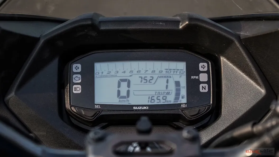 Images of Suzuki Gixxer SF Fi | Photos of Gixxer SF Fi - BikeWale