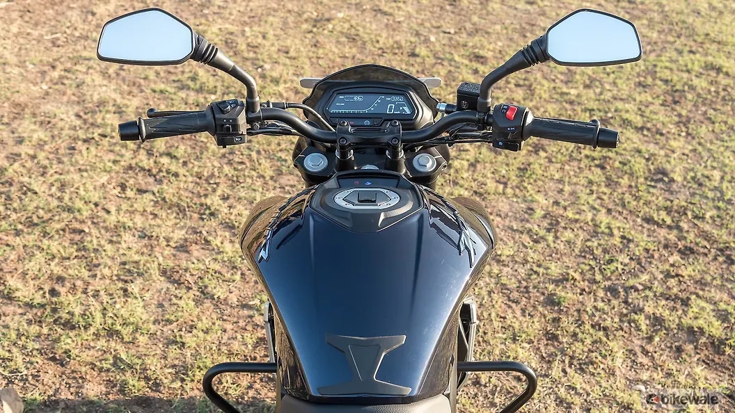 Bajaj Dominar 400 [2018] Side Image – BikeWale