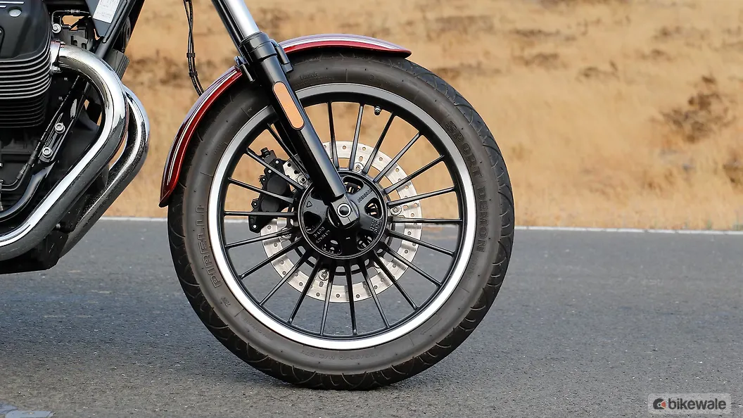 Images of Moto Guzzi V9 Roamer | Photos of V9 Roamer - BikeWale