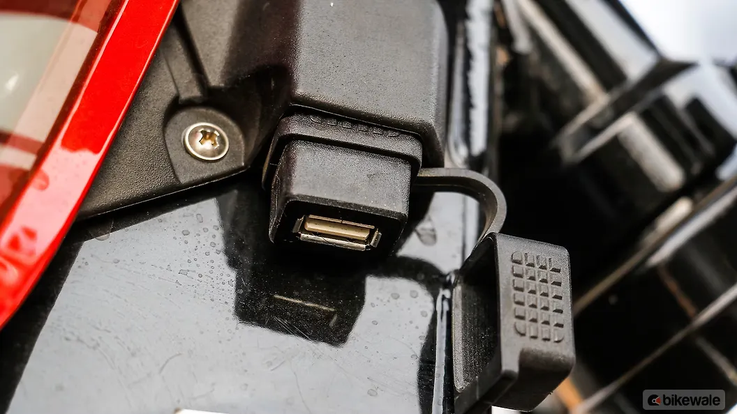 Images of Moto Guzzi V9 Roamer | Photos of V9 Roamer - BikeWale