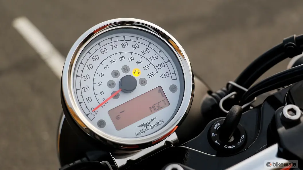 Images of Moto Guzzi V9 Roamer | Photos of V9 Roamer - BikeWale