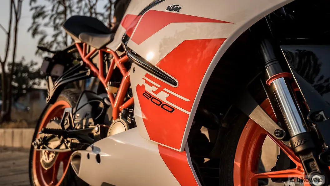 KTM RC 200 [2020] Handlebar Image – BikeWale
