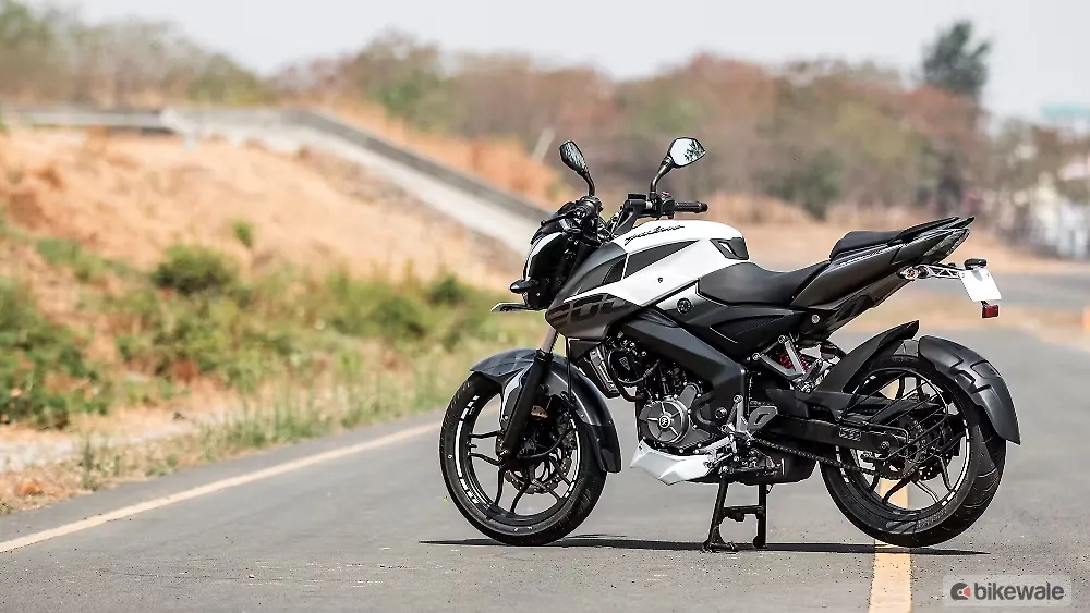 Bajaj Pulsar NS200 Rear Three-Quarter Image – BikeWale