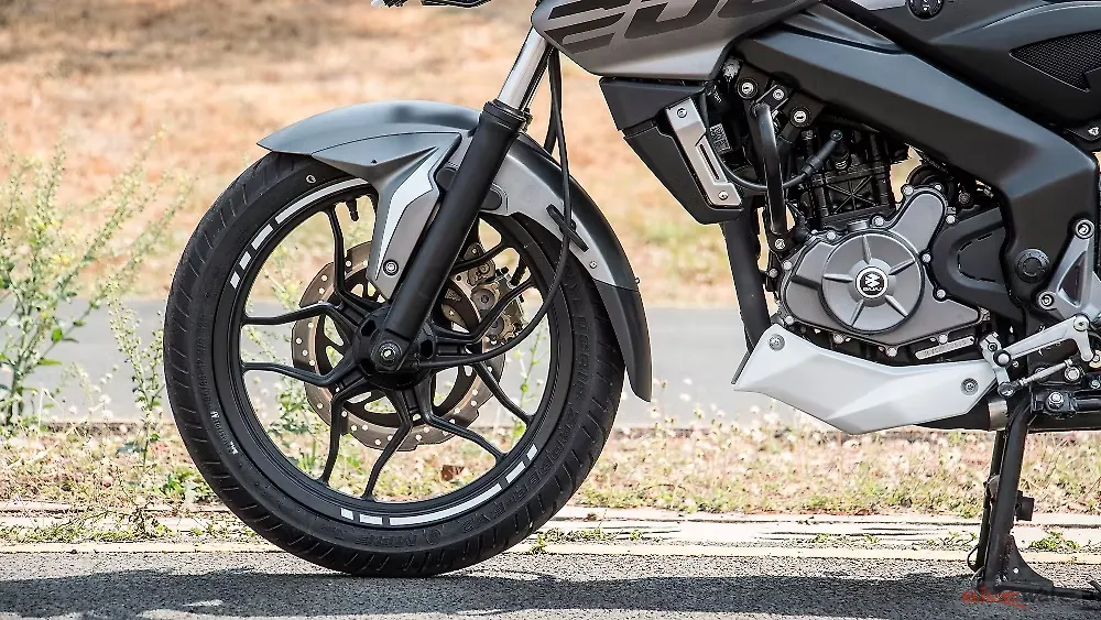 Bajaj Pulsar NS200 Rear Tyre Hugger Image – BikeWale