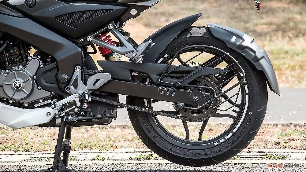 Bajaj Pulsar NS200 Rear Tyre Hugger Image – BikeWale