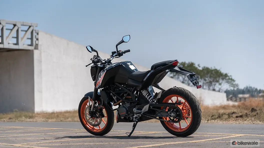KTM 200 Duke [2021] Rear Three-Quarter Image – BikeWale