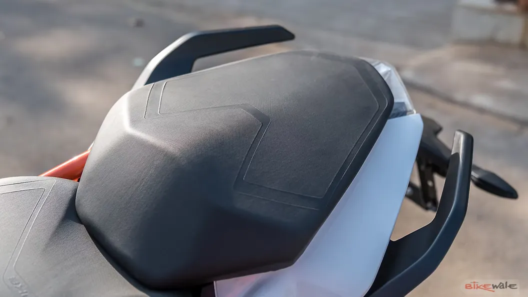 KTM 250 Duke [2021] Handlebar Image – BikeWale