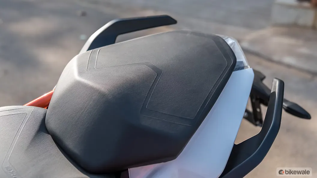 KTM 250 Duke [2021] Seat Image – BikeWale
