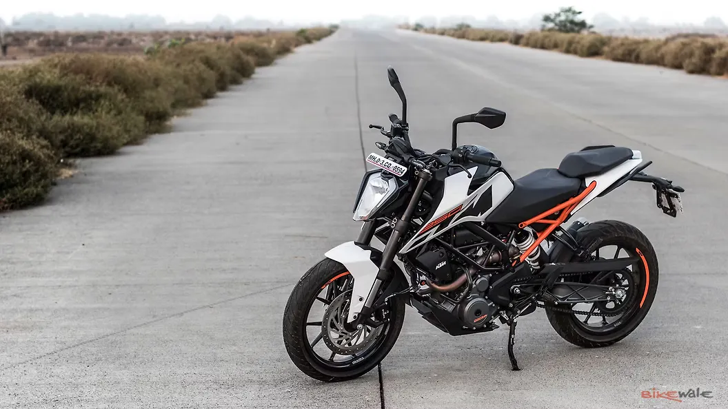 KTM 250 Duke [2021] Front Three-Quarter Image – BikeWale