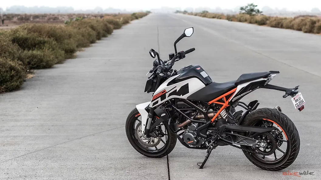 KTM 250 Duke [2021] Rear Three-Quarter Image – BikeWale