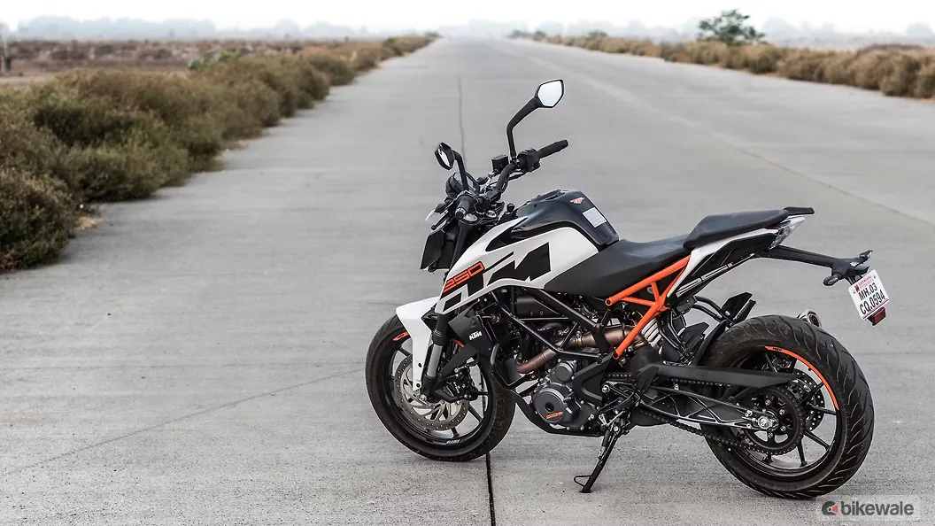 KTM 250 Duke [2021] Rear Three-Quarter Image – BikeWale